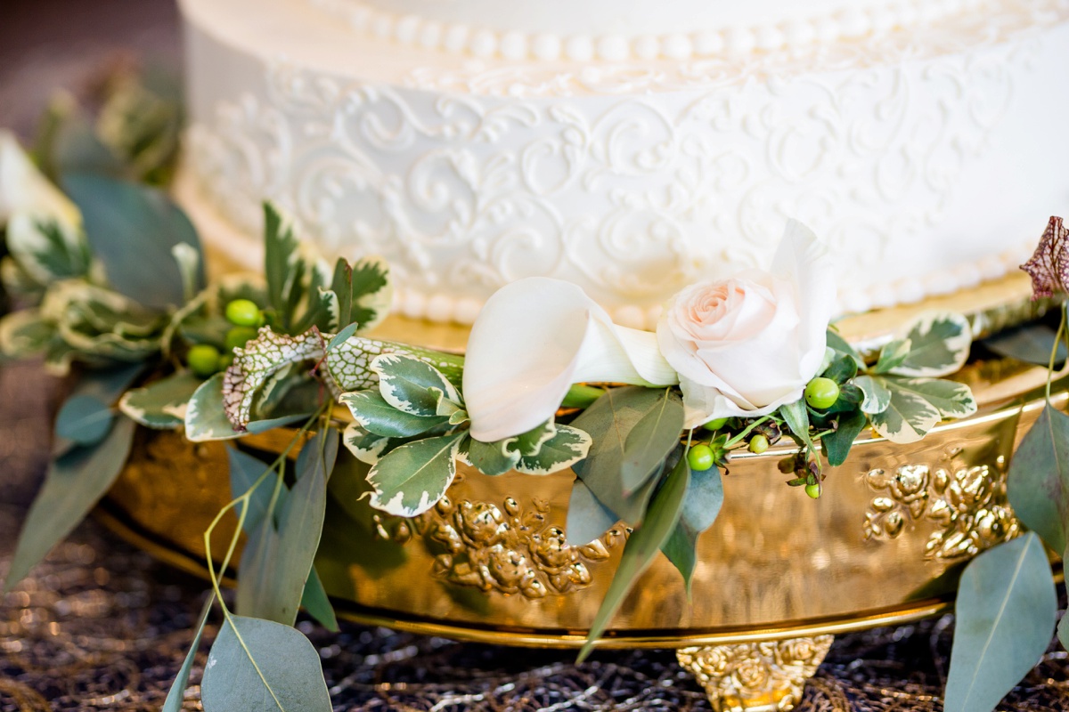 Gold & Navy Blue Butler Country Club Wedding | Burgh Brides