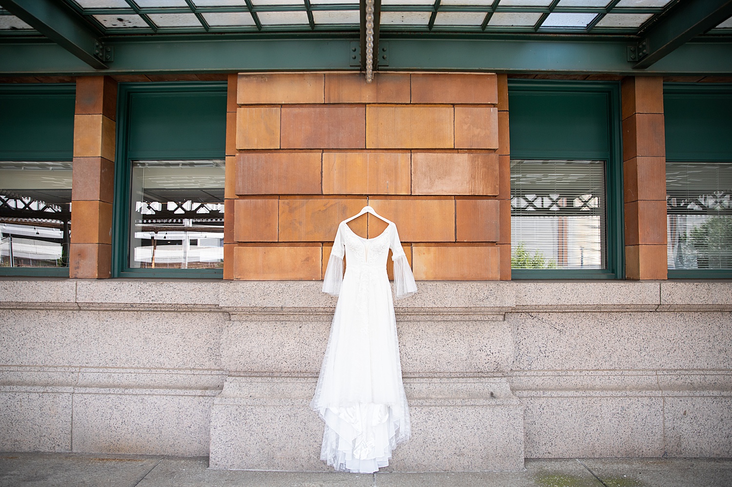 Creatively Chic Pennsylvanian Wedding | Burgh Brides