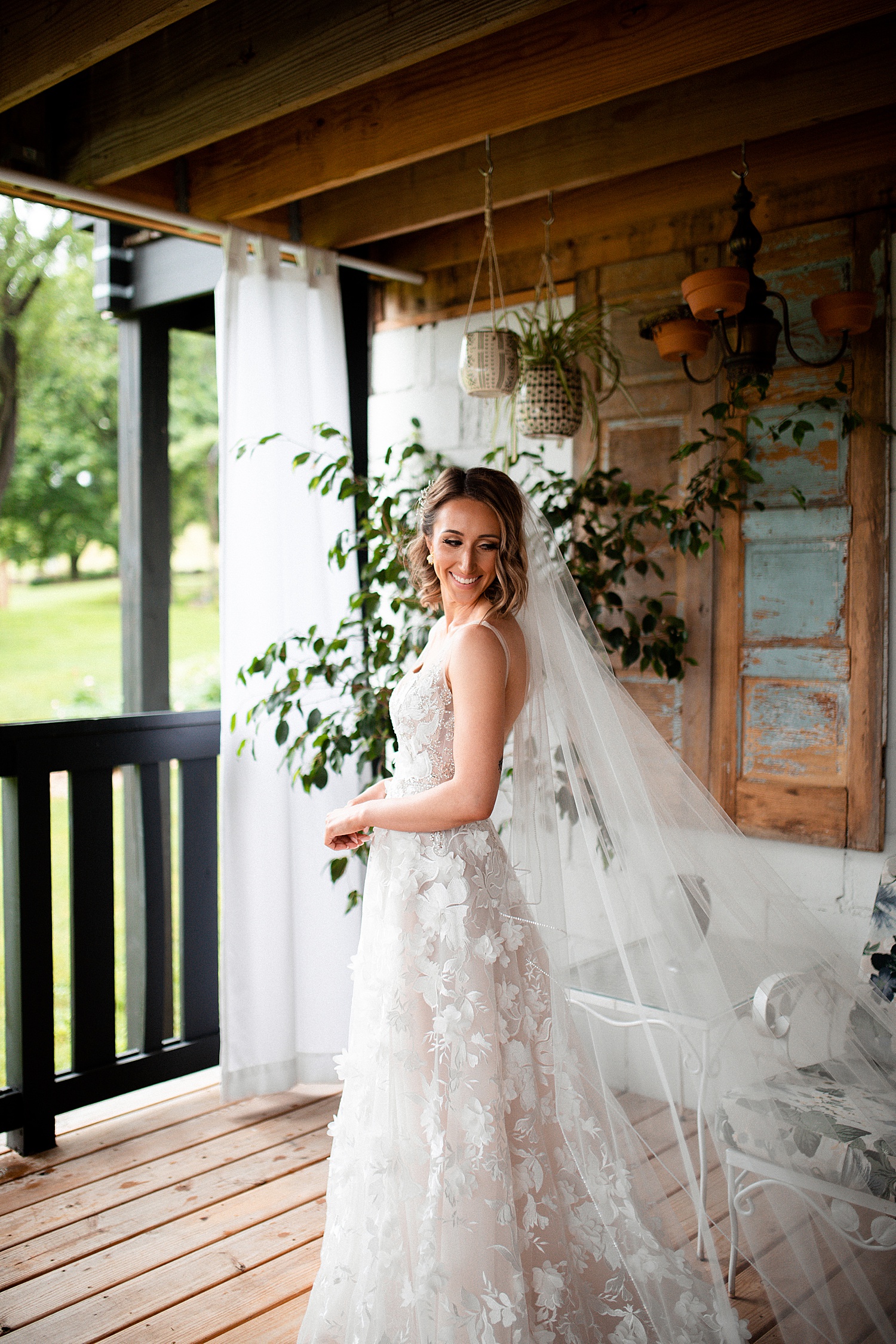 Shady Elms Farm Wedding That Oozes Romance | Burgh Brides