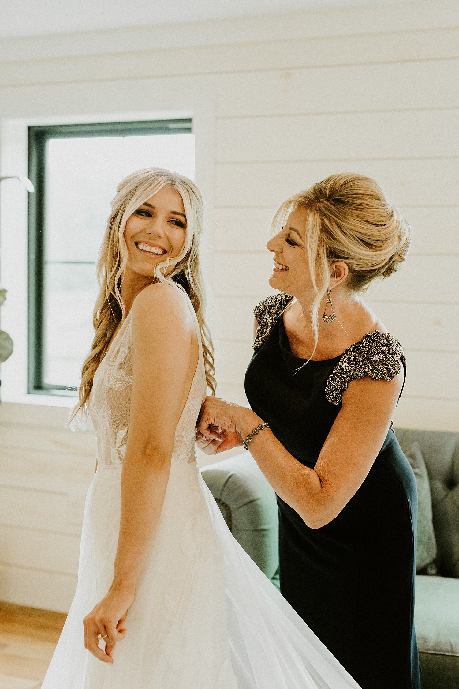 Romantic & Rustic Shady Elms Farm Wedding | Burgh Brides