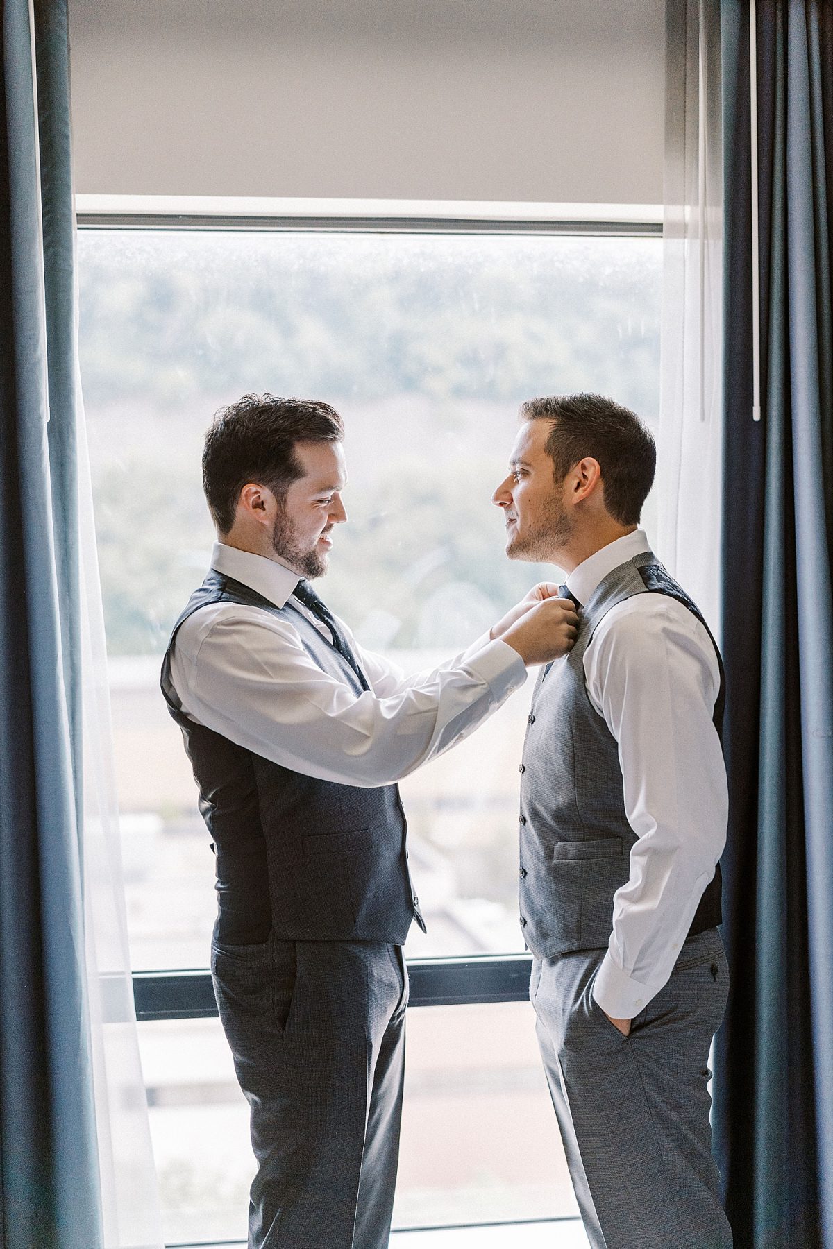 Dark & Neutral Wedding at Kingfly Spirits | Burgh Brides