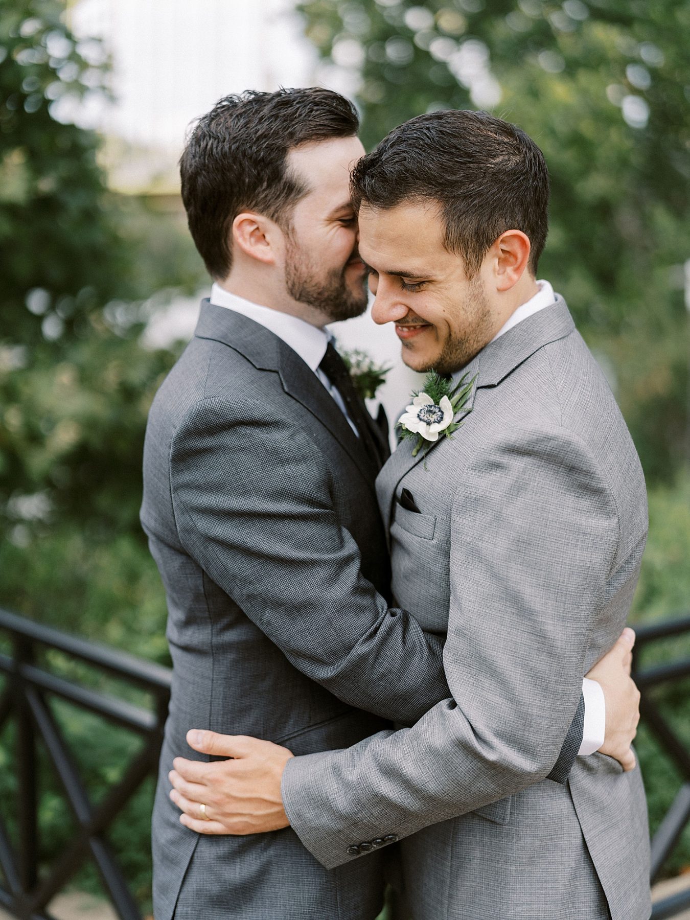 Dark & Neutral Wedding at Kingfly Spirits | Burgh Brides