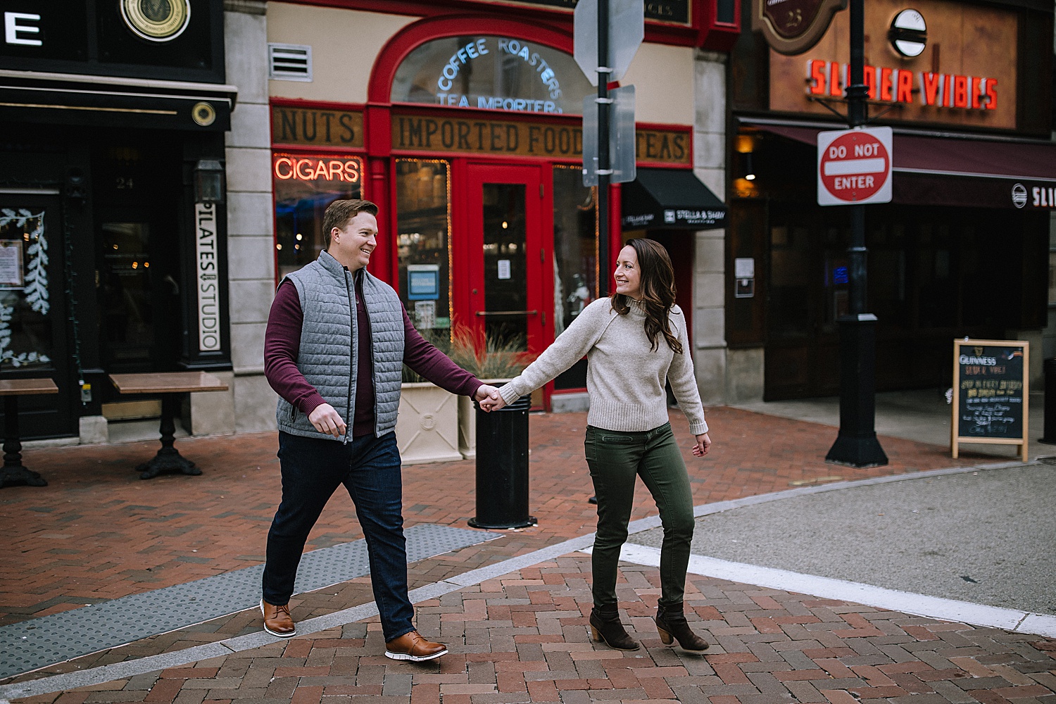 Christmasy Downtown Pittsburgh Engagement Session
