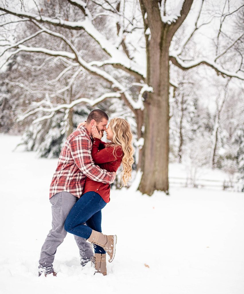 snow couple fall